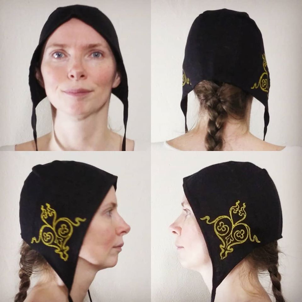 Medium linen coif/arming cap in black/yellow with decorative 12th ...