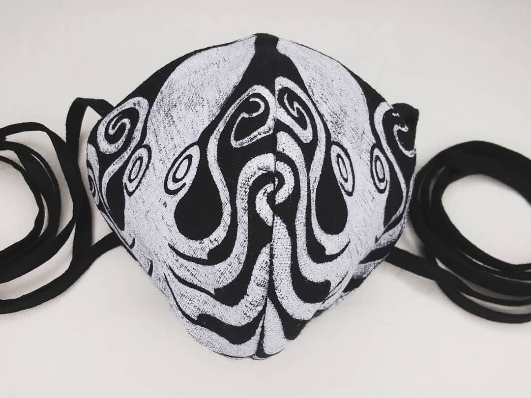 Face mask with octopus print - black/white - Racaire's Workshop