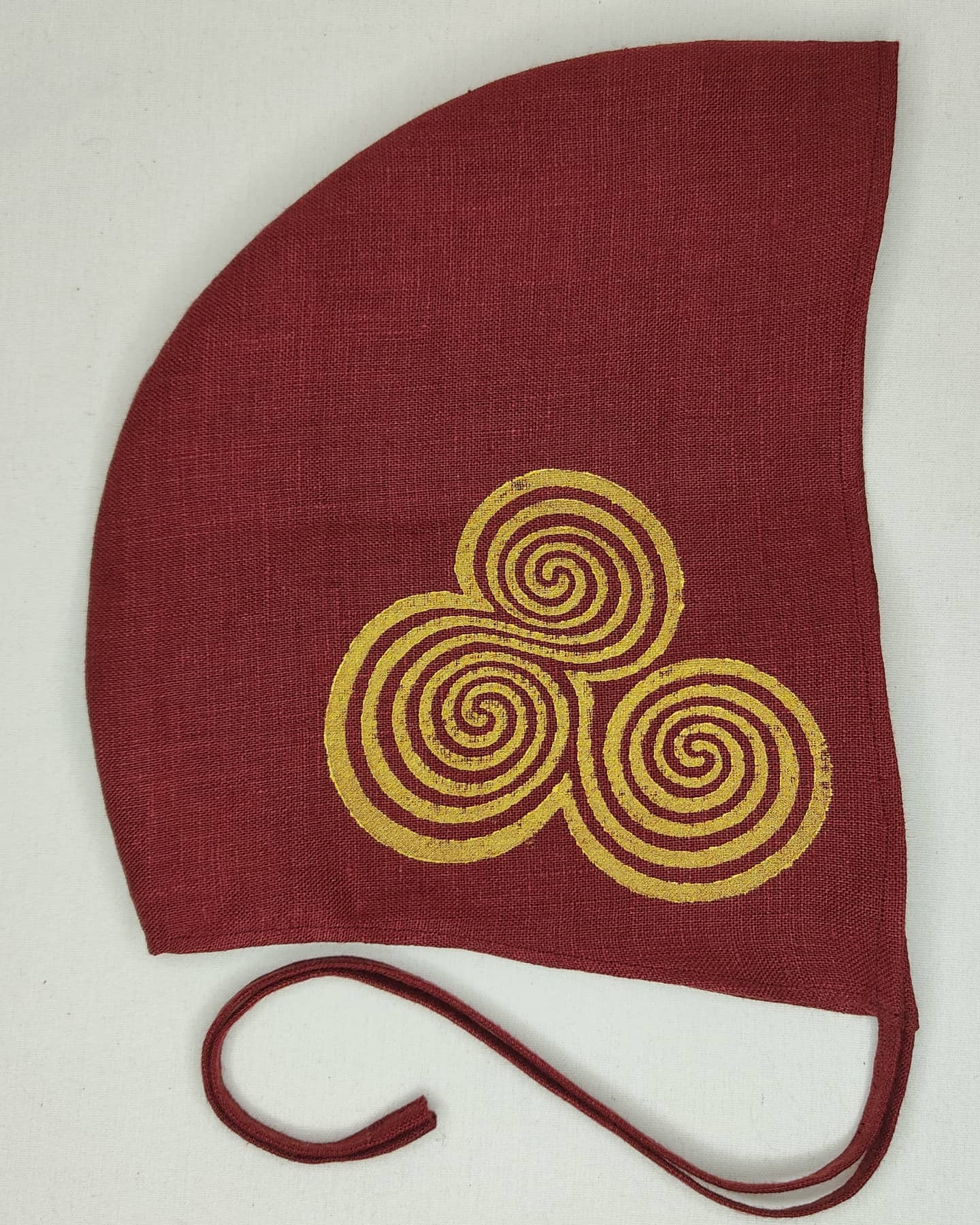 Medium linen coif/arming cap in red (dark)/gold with Newgrange triple ...