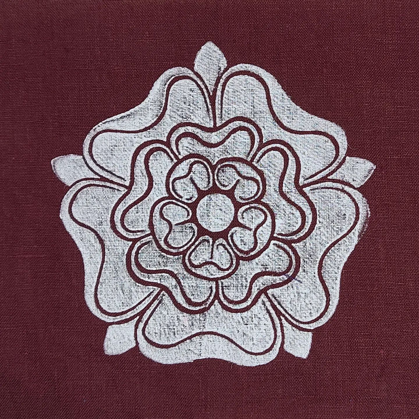 Linen patch with 16th century Tudor rose print - red (dark)/white ...