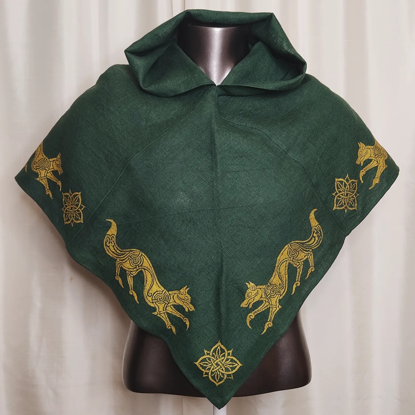 Skjoldehamn Hood - fox & rose print - green (dark)/ gold - Large ...