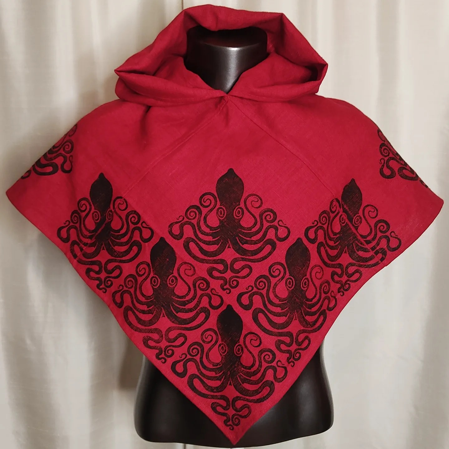Skjoldehamn Hood - octopus print - red / black - Large – heavyweight ...