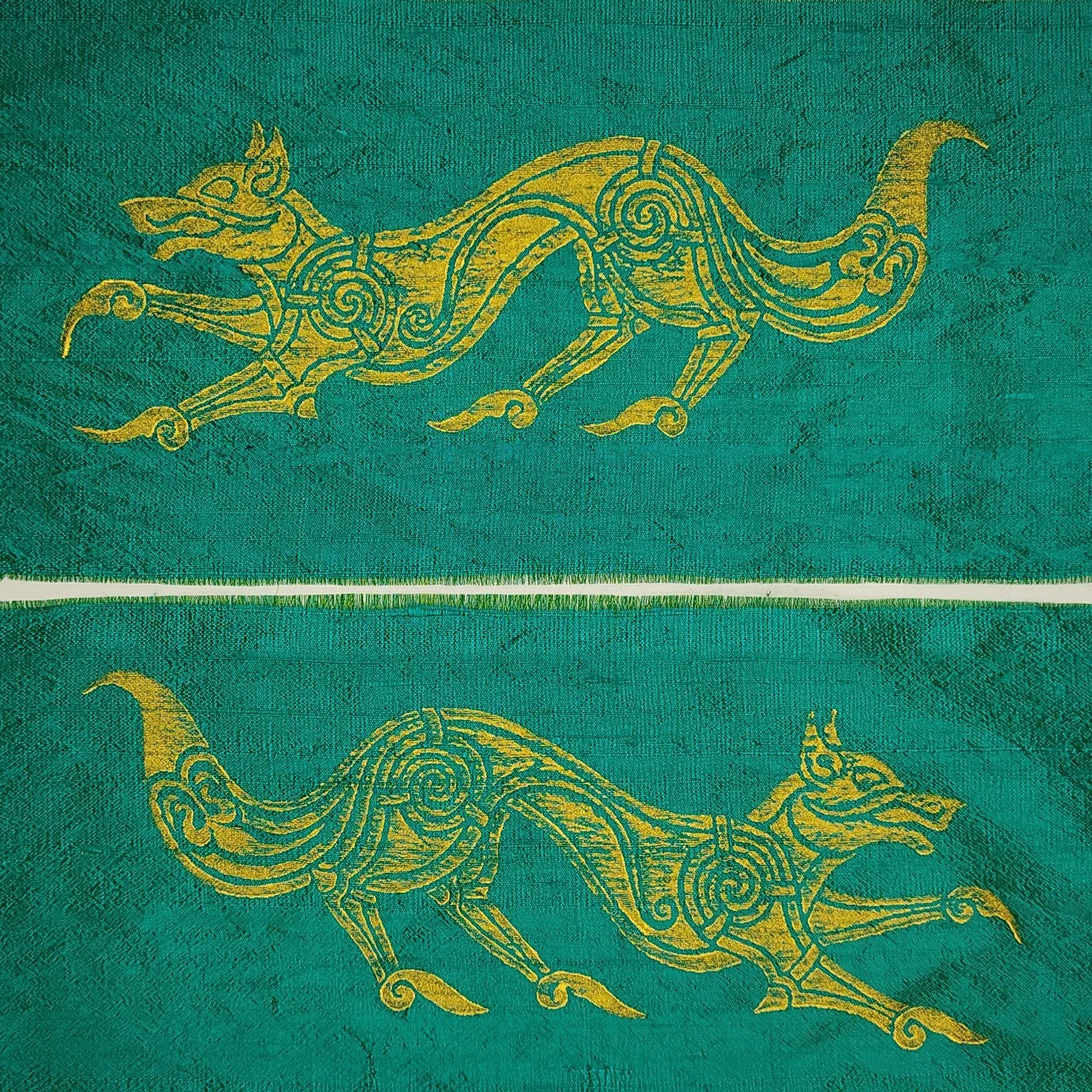 Silk patch set with fox print - green/gold - Racaire's Workshop