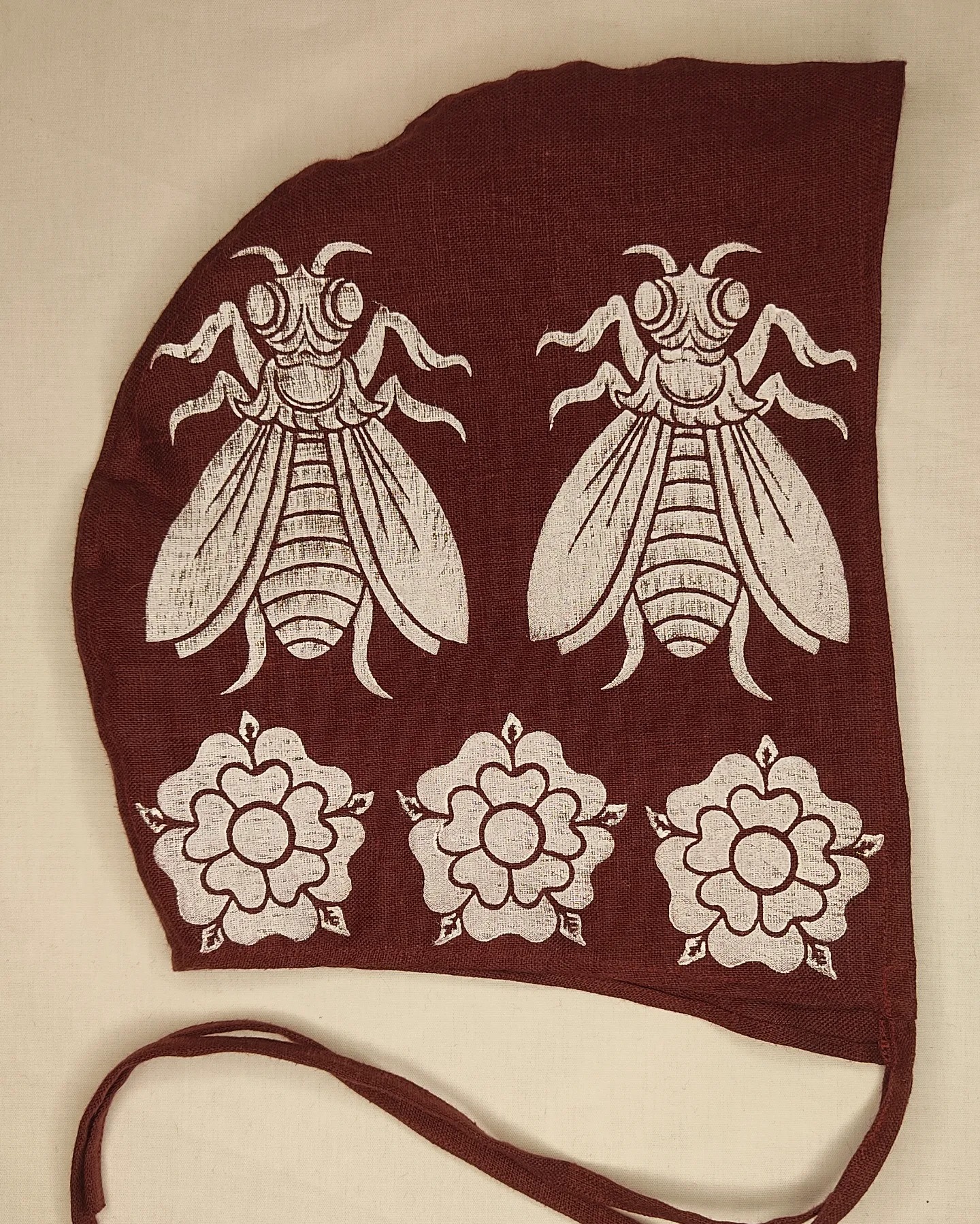 Large linen coif/arming cap in red (dark)/white with 16th century bee ...